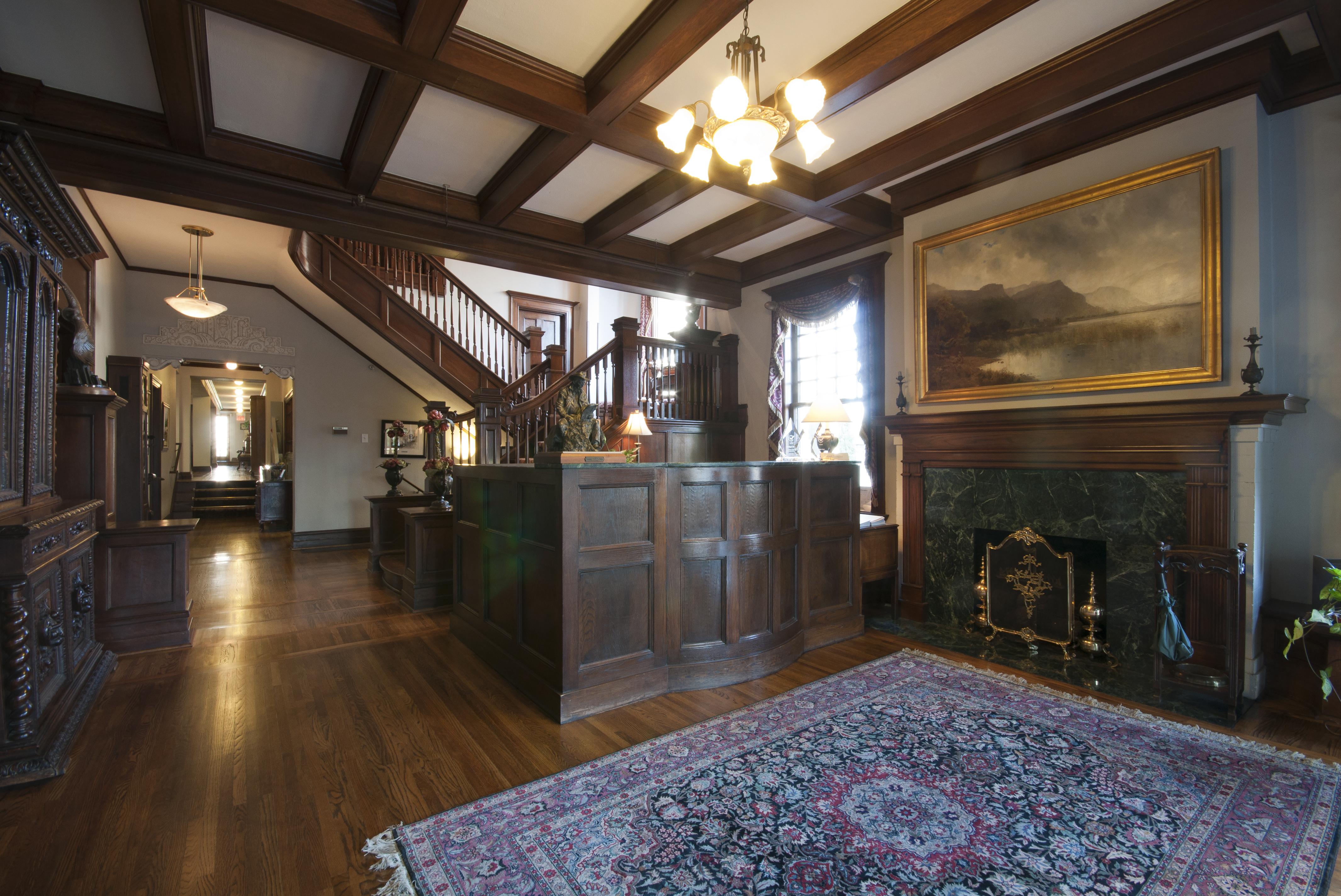 Hodges Capital Management | Institutional